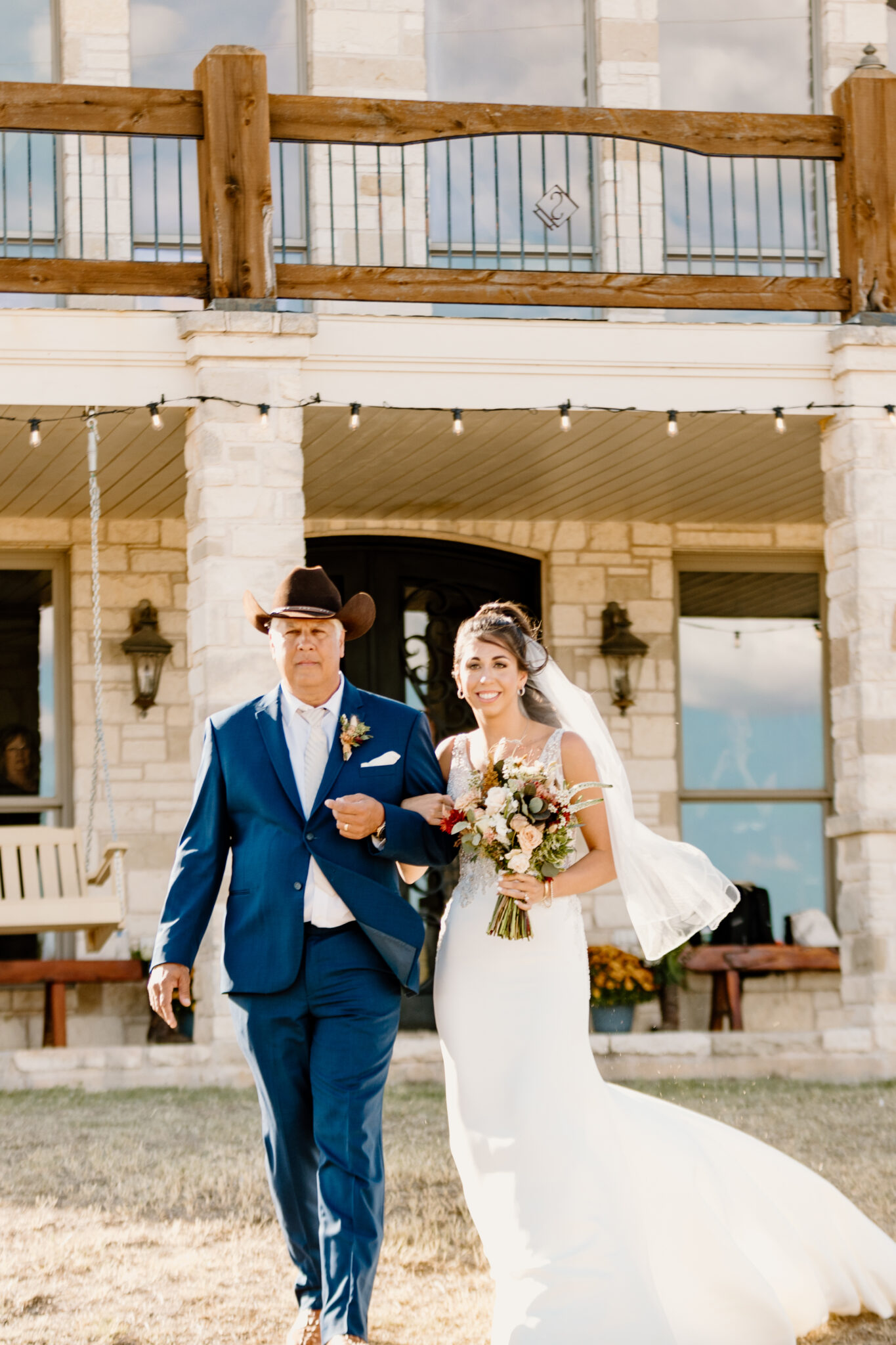 Chic Texas Ranch Wedding | honeywildphotography.com