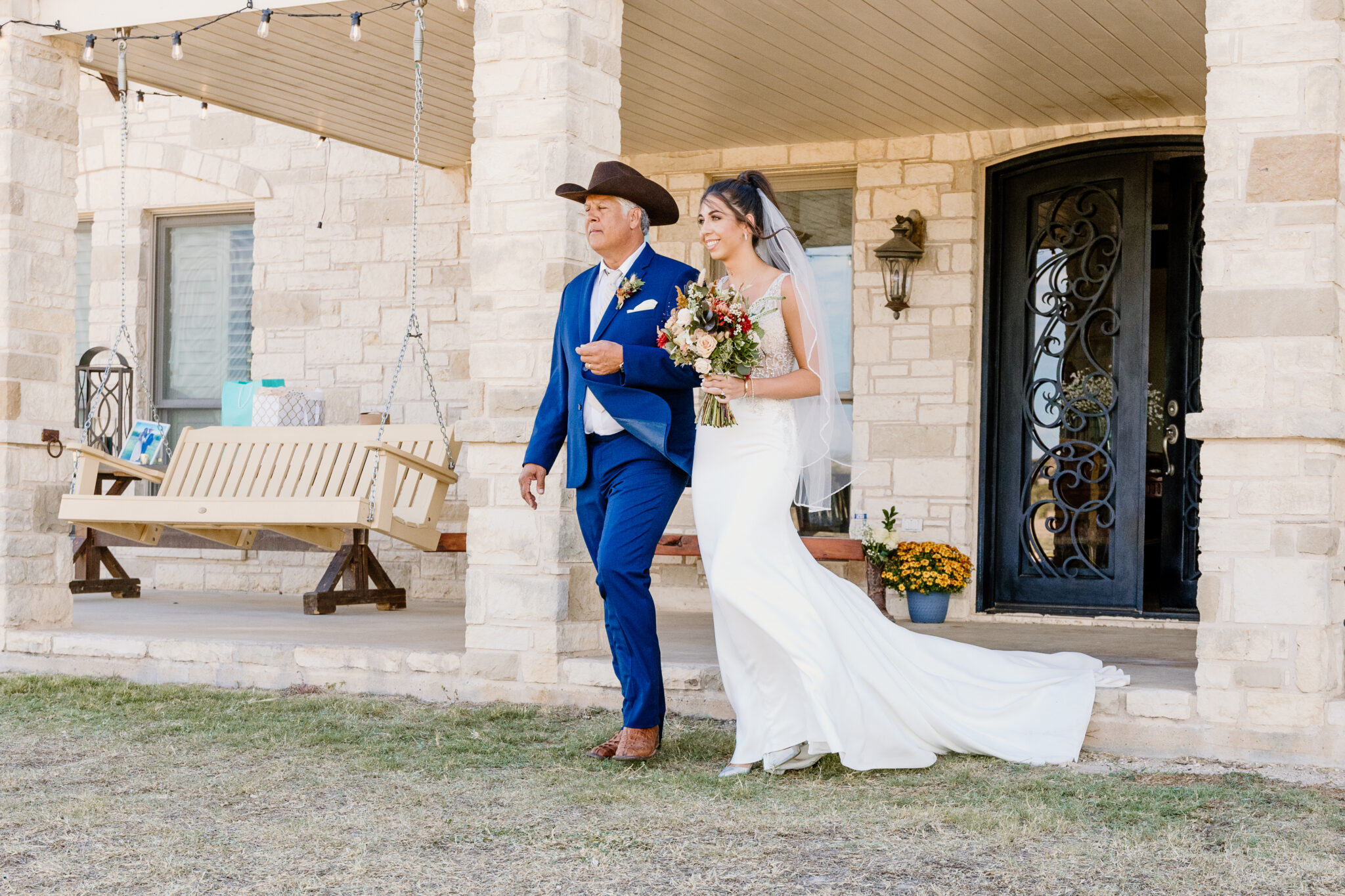 Chic Texas Ranch Wedding | honeywildphotography.com