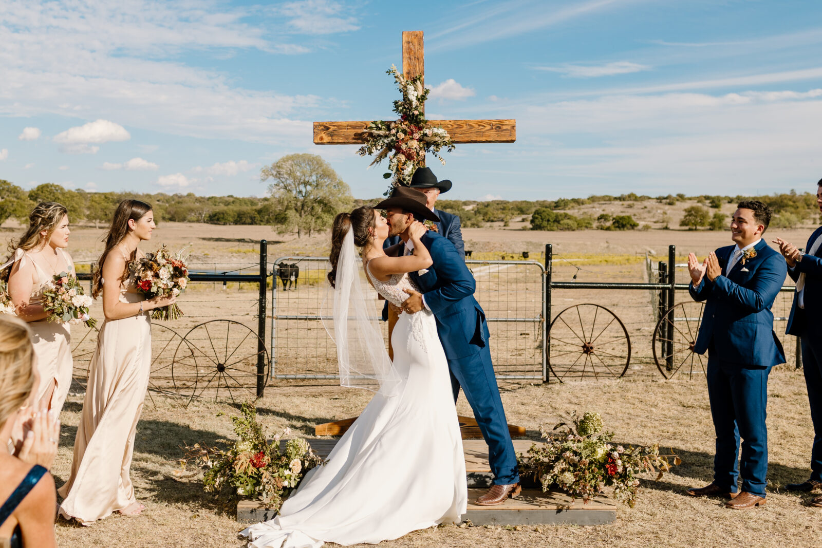 Chic Texas Ranch Wedding | honeywildphotography.com