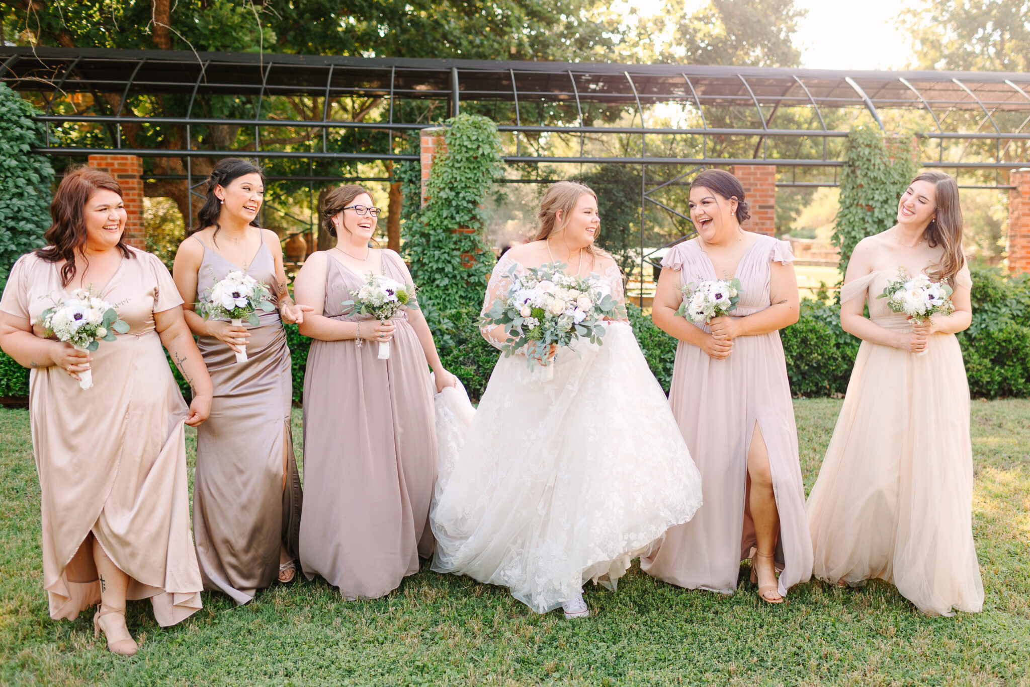 Elegant Clark Gardens Wedding | honeywildphotography.com