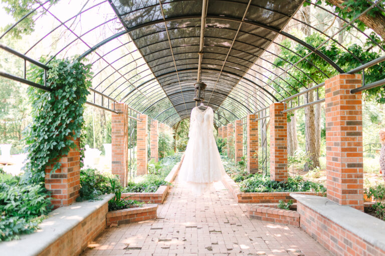 Elegant Clark Gardens Wedding | honeywildphotography.com