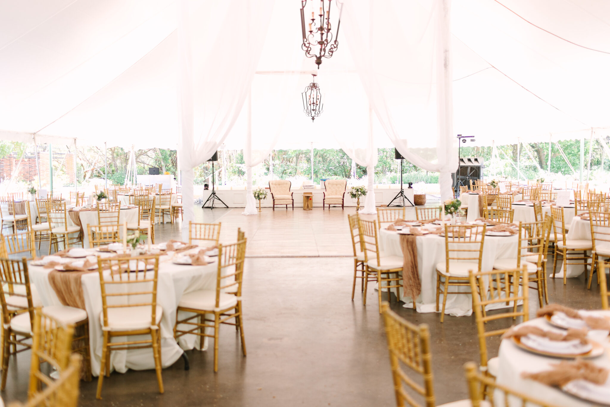 Elegant Clark Gardens Wedding | honeywildphotography.com