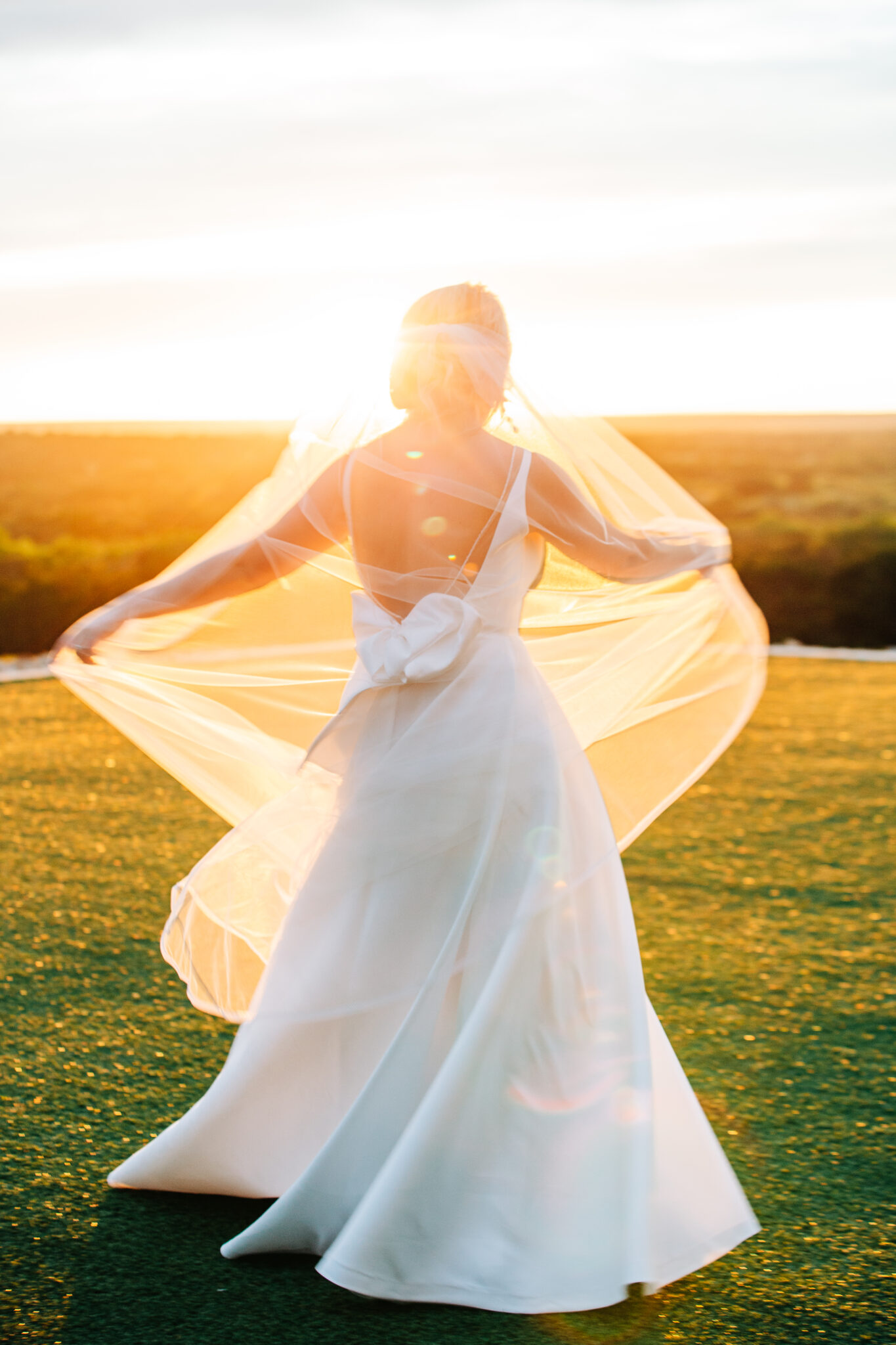 Bright & Elegant Bridal Portraits at Diamond A Ranch Venue in Lipan ...